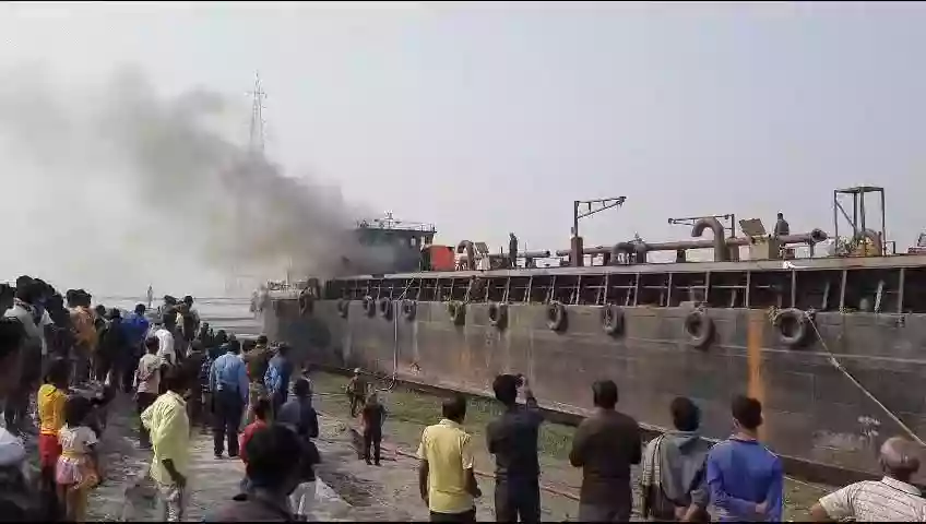 Massive fire erupts during cargo ship repair work on Muri Ganga river banks Massive fire erupts during cargo ship repair work on Muri Ganga river banks