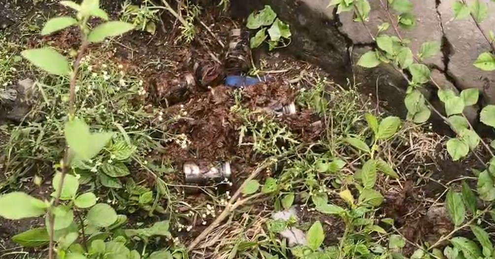 Locals recover 12 live bombs near Naihati's water tank; police cordones ...