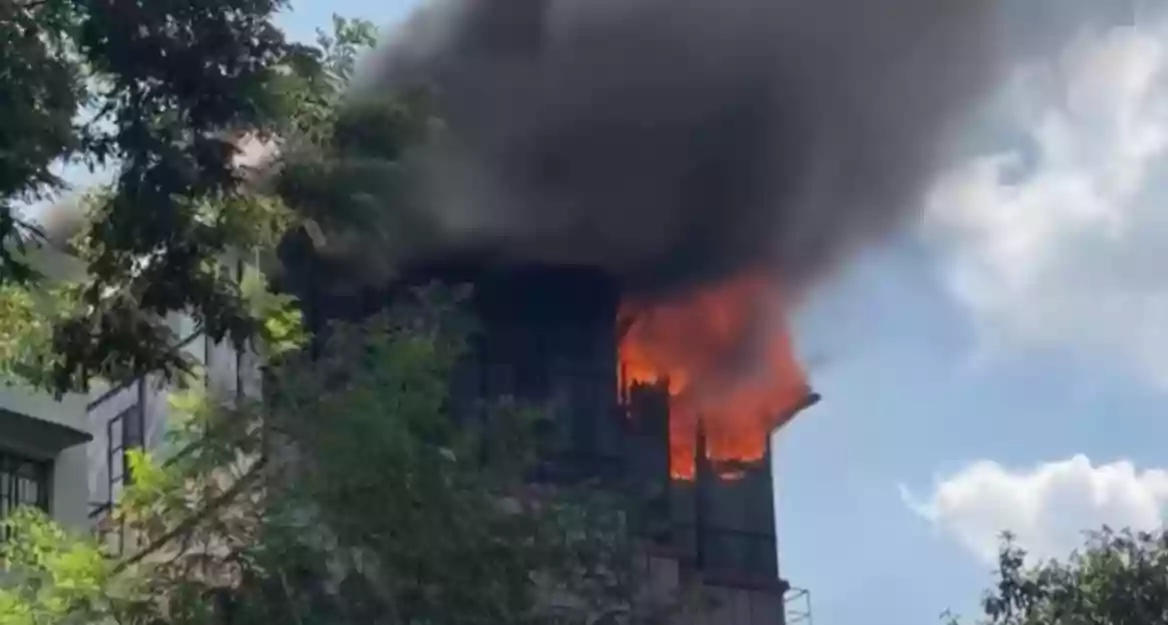 Fire breaks out in guest house at South Kolkata's Prince Anwar Shah road